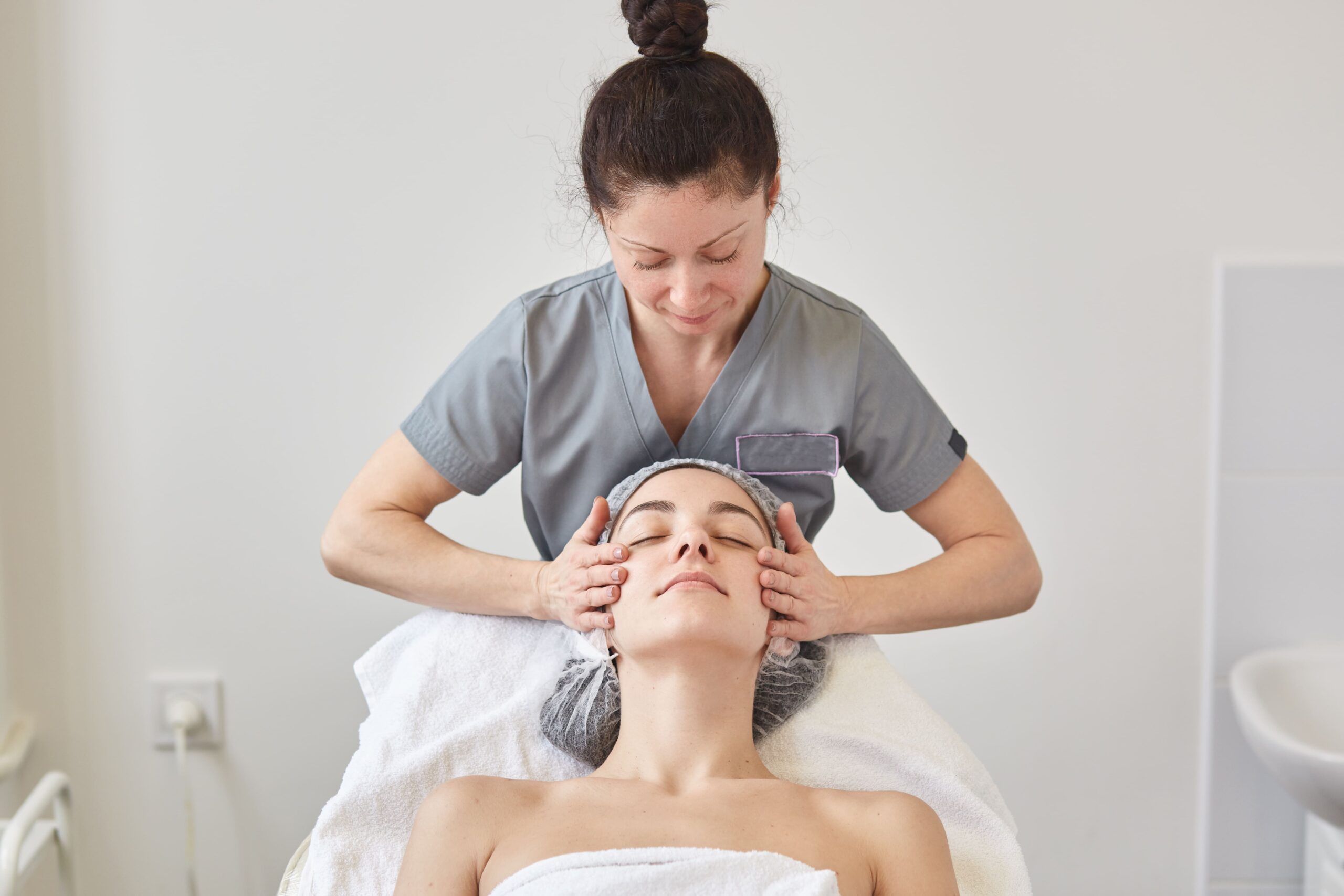 We Are Hiring Spa Therapist at Delhi Airport - Canwill